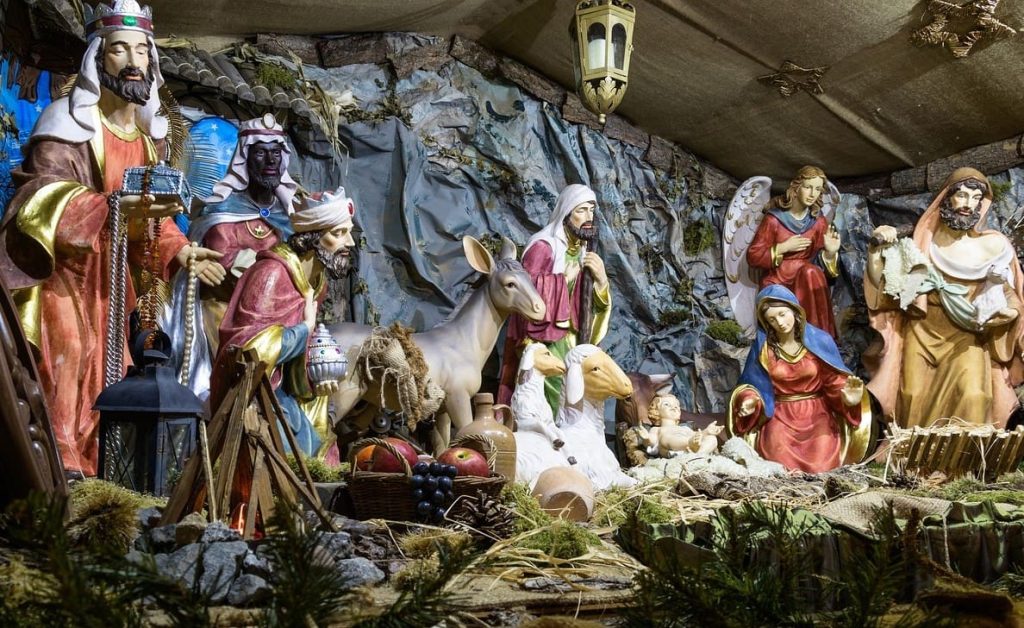 Your ultimate guide to Christmas Eve - Christmas.co.uk